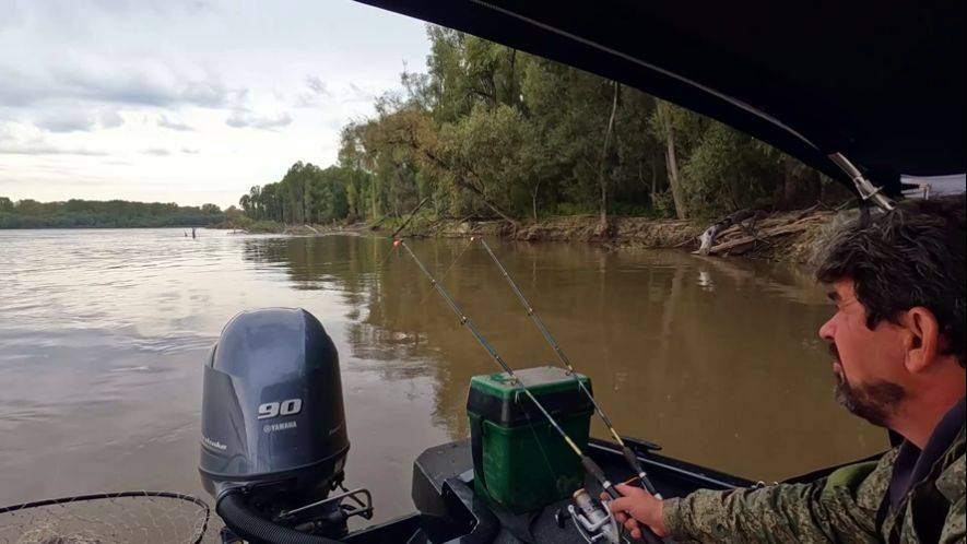 ПЕРЕЖИДАЕМ ПАВОДОК С ФИДЕРАМИ ! Рыбалка на Оби 9 сентября 2025г.