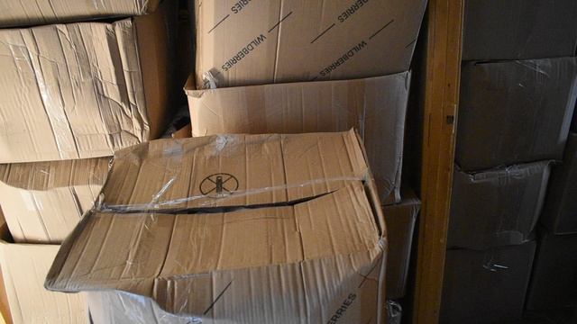 Купил два паллета с товаром, 32 коробки.