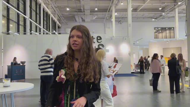 Cosmoscow 2025 открылась в Тимирязев-центре. Дарья Гилёва о деятельности фонда Cosmoscow