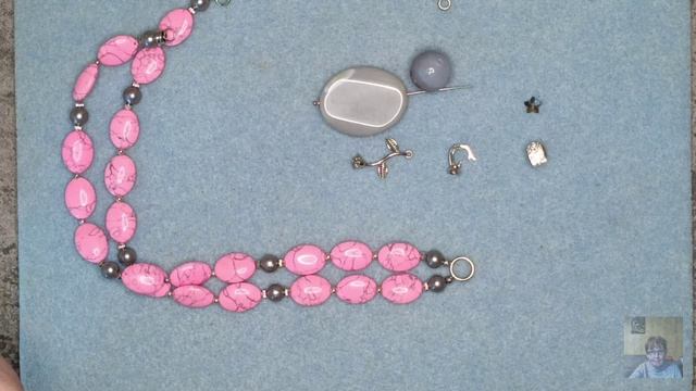 Розовый + серый.