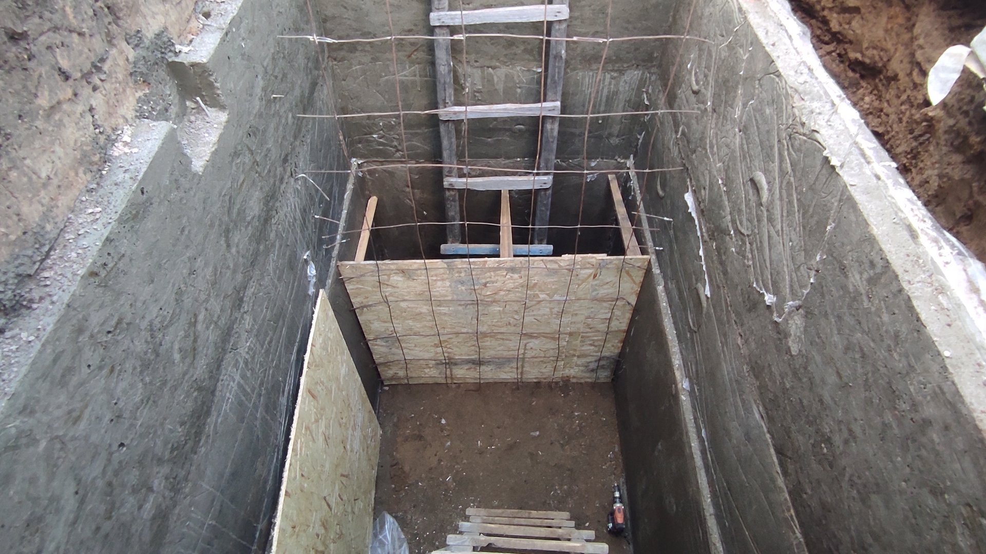 Канализация для Частного дома своими руками! Перегородка.