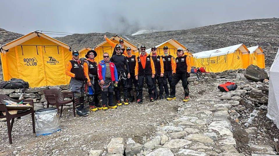 Выход Команды экспедиции Клуба 8000 Манаслу-25  в Лагерь 1