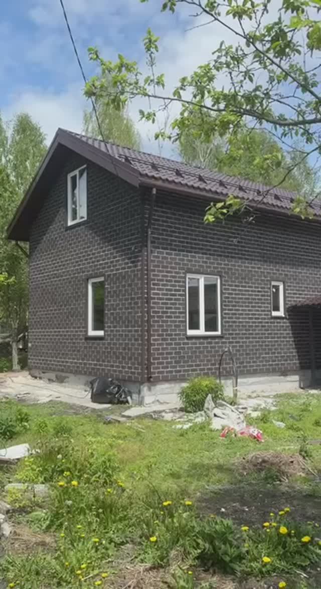 Каркасный дом с отделкой фасада панелями Хауберк