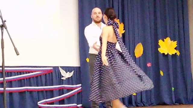 Красивый вальс в день рождения города Москвы. Очень красивое движение.