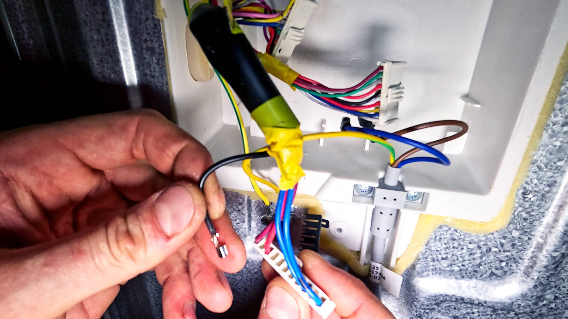 Холодильник Haier. Замена инверторного компрессора