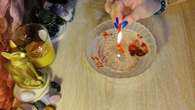 Отпустил он вас или нет 💞 гадание на свече #гаданиенасвече