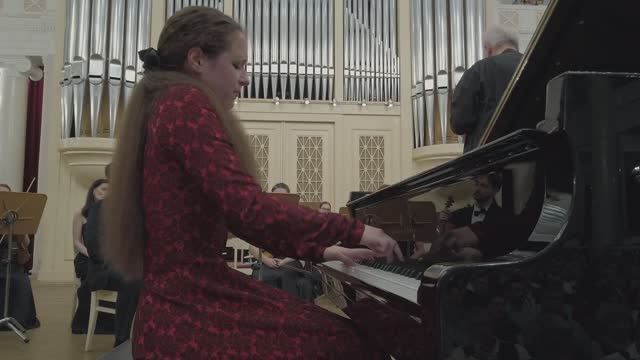 РАХМАНИНОВ. Концерт для фортепиано с оркестром № 1 фа-диез минор. Солистка - Елизавета УКРАИНСКАЯ