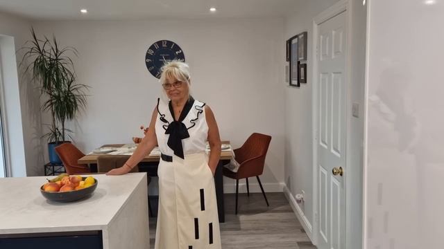 ОБСУДИТЬ ФИНАНСОВЫЕ ВОПРОСЫ ДО ПЕРЕЕЗДА В СТРАНУ! ИЛИ ДЕМОНСТРАЦИЯ ПРОДОЛЖАЕТСЯ.