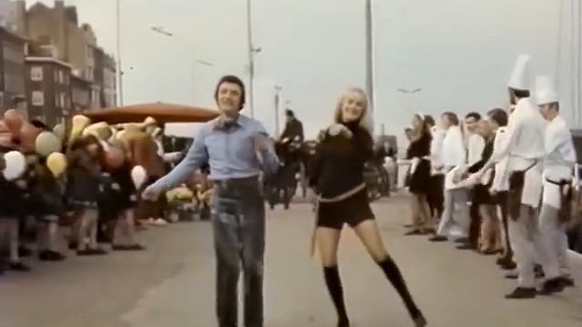 С Добры утром...