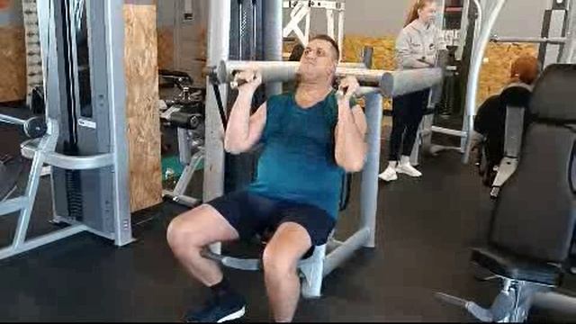 ТРЕНИРОВКА АРТУРА ЦЫГАНОВА В 40 ЛЕТ В ФИТНЕС КЛУБЕ ГОЛДЕН ДЖИМ ПО АДР ФУЧИКА 3 12 СЕНТЯБРЯ 2027 ГОДА