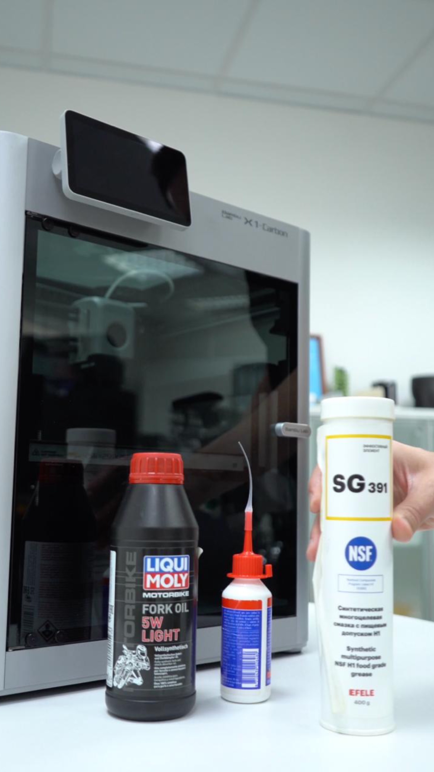 Чистка и смазка линейных направляющих и трапециевидных винтов на 3D-принтерах Bambu Lab