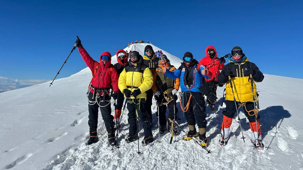 Группа Клуба 7 Вершин «Смело с Мелом» совершила успешное восхождение на вершину Эльбруса