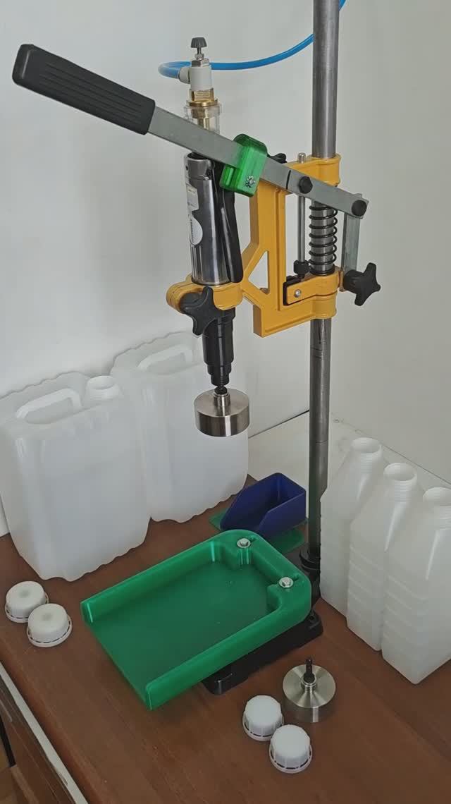 Пневматическое устройство укупорки УУ-3ПН для укупорки тары 1 и 5 литров