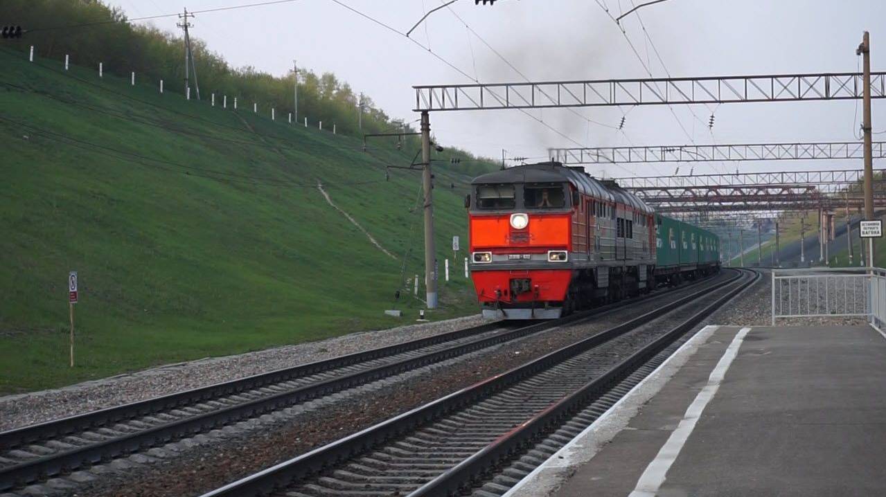 Тепловоз 2ТЭ116-0632. Старый "боинг" на подъёме с контейнерным поездом.