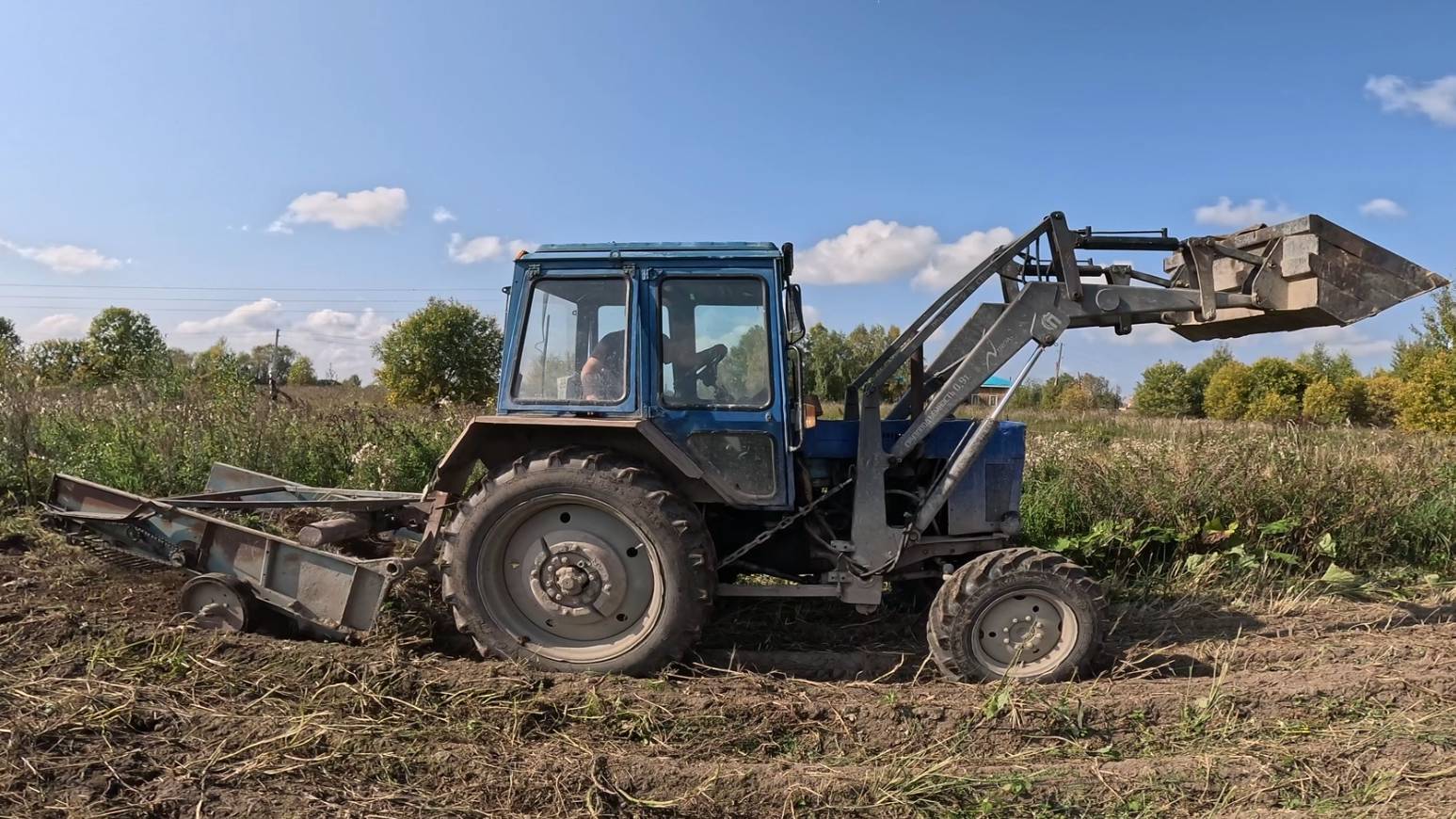 Рекордный урожай картофеля! Трактор МТЗ-82 с копалкои и Трактор Т-25А справились за один день!