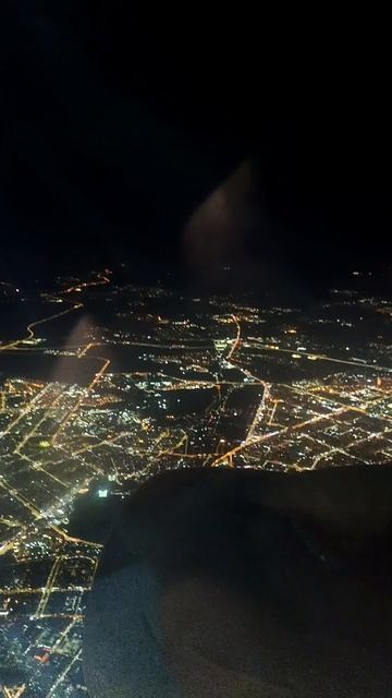 когда Вадим влетает в Питер
тот удивляется сперва
потом бросается на шею
мостами нежно обхватив