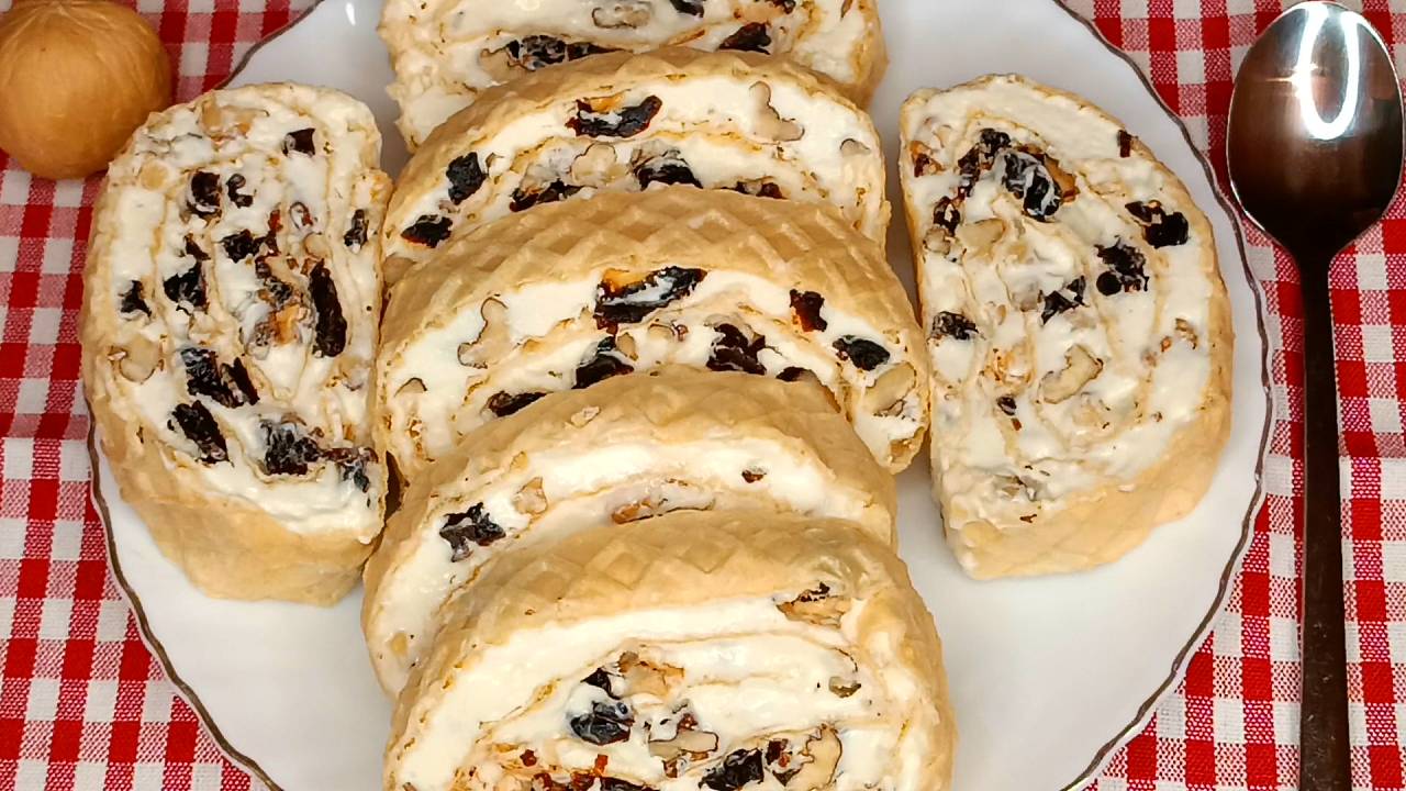 📌 Нежный вафельный рулет со сливочным кремом, орехами и черносливом - без выпечки