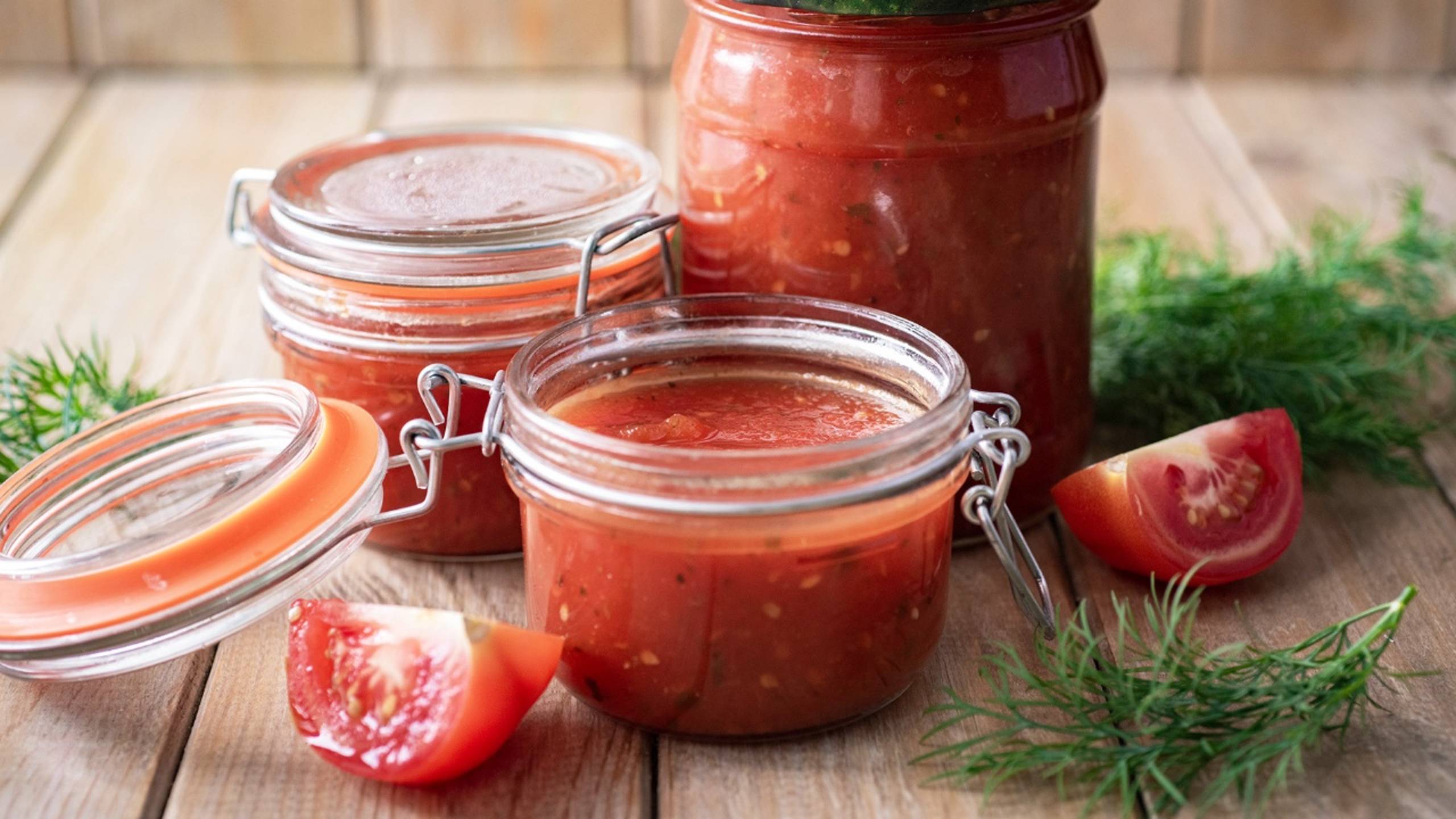 🍅 Два часа — и у вас будет густой, сладкий, натуральный кетчуп, который хранится 6 месяцев!