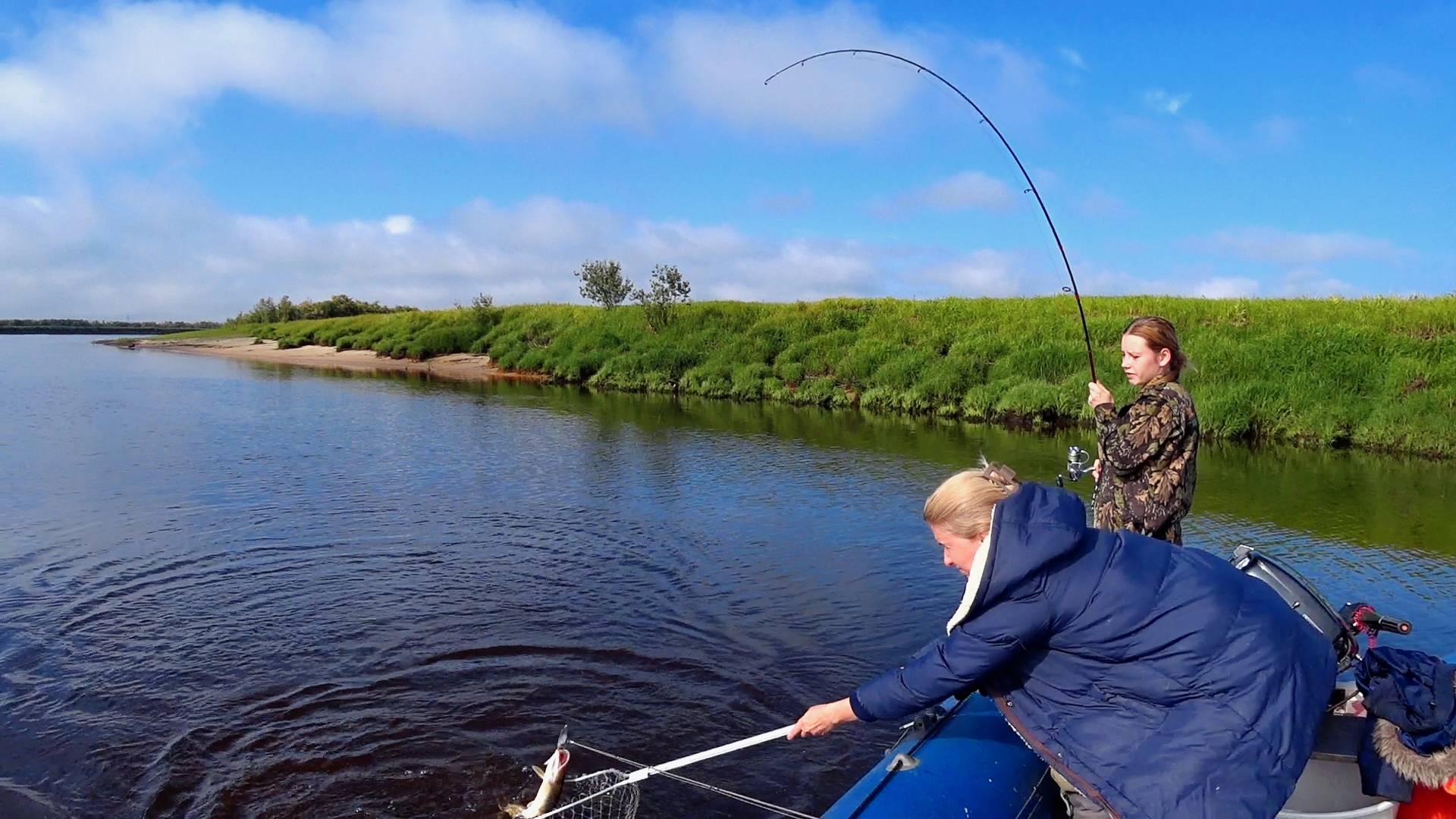 Как правильно ДУБАСИТЬ ЩУКУ с женским  экипажем))