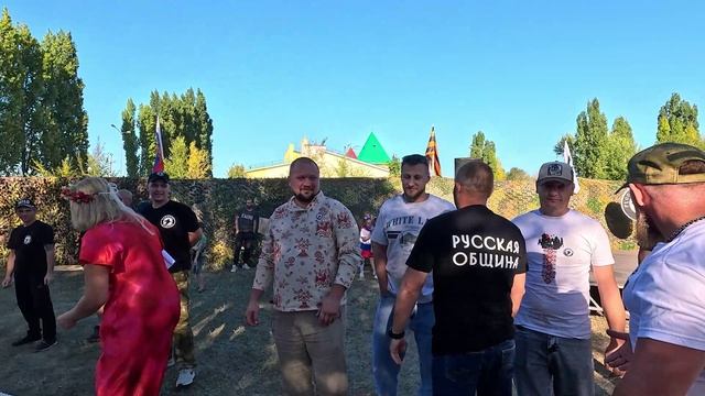 Перетягивание канатов - Русский двор в Марксе - Русская община