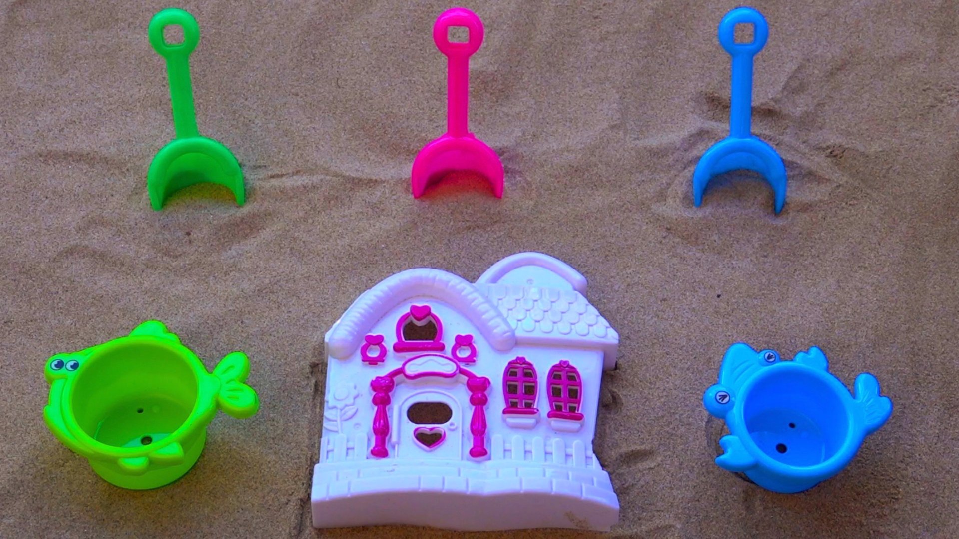 Учим цвета и цифры с цветным детскими формочками | Делаем Домик из Песка
