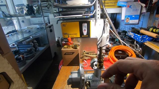 Нева люкс, не крутится ручка.