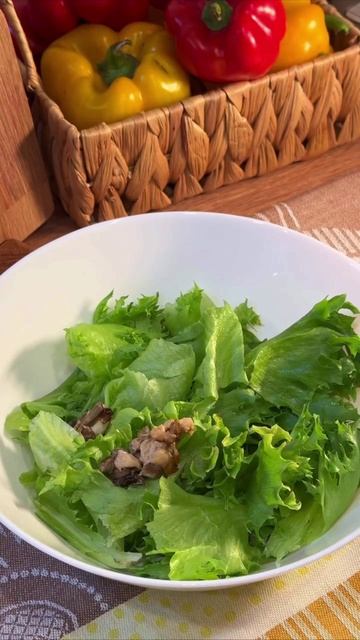 Теплый салат с курицей и грибами
⏰ 20 минут
🌡️ 160 ℃ #аэрогриль #дляаэрлгриля #рецепты