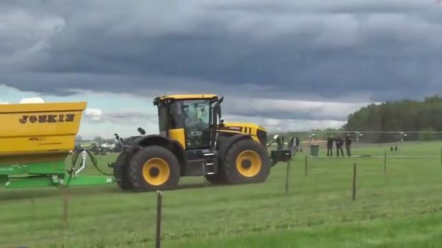 Драг Рейсинг тракторов! Старый Советский против нового иностранного!