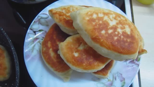 Быстрые дрожжевые пирожки.