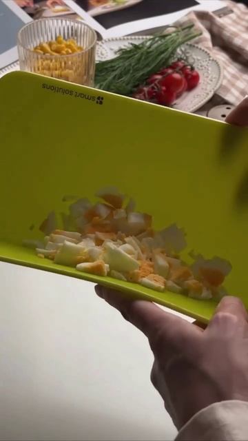 Овощной салат с крабовыми палочками
#салаты #питательный #рецепты