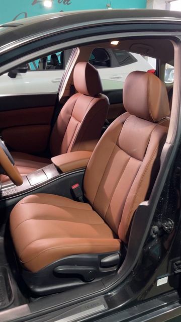 Перетяжка салона Nissan Teana в примиум экокожу Nappa