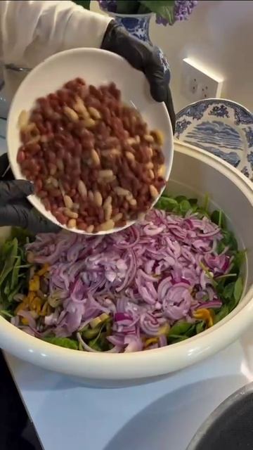 Салат с говядиной и маринованными грибами 
#салаты #питательный #рецепты