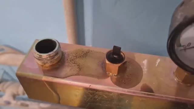 Поднимается давление в системе отопления, предохранительный клапан не срабатывает.