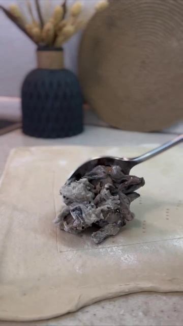 Пирог жюльен 
⏰ 20 минут
🌡️ 170 ℃ #аэрогриль #готовимдома #рецепты #дляаэрогриля