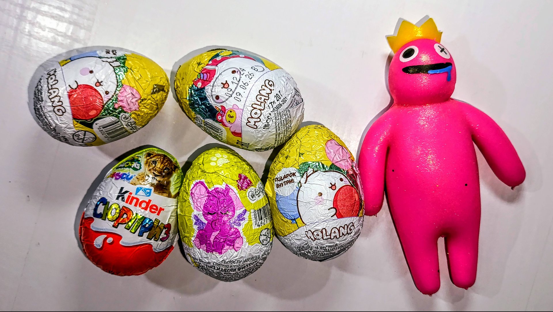 АСМР РАСПАКОВКА Киндер Сюрприз яйца АСМР Новинка Роблокс 😻🤯