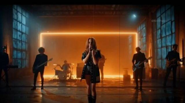 Она не была в Эмиратах.