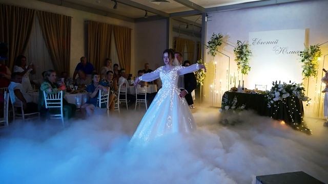 Первый свадебный танец жениха и невесты