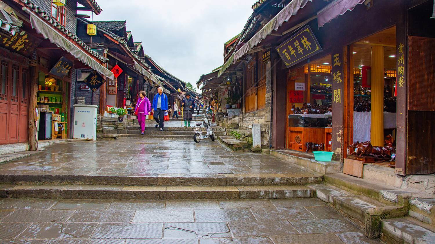 Китай. Прогулка по деревне Цинъянь, в снежный день.