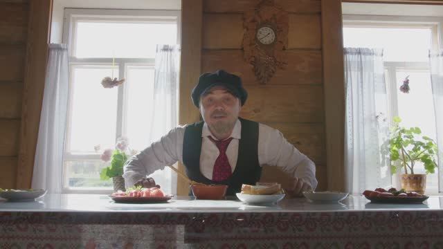 НЕОФИЦИАЛЬНЫЙ ТРЕЙЛЕР ФИЛЬМА ЛЕО У НАС