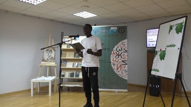 Иностранные студенты читали Сергея Есенина вслух