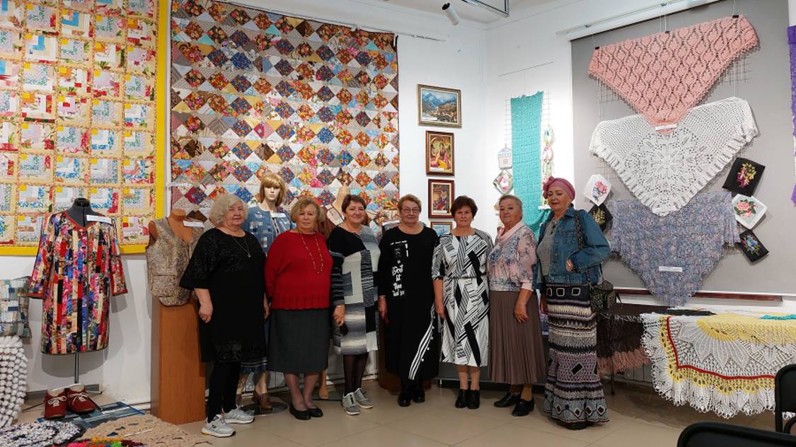Выставка   творчества мастериц " Девушки СЕМИделушки" в музее города Нижняя Салда.16.09.25