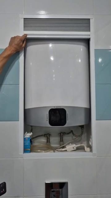 Штора гофре в алюминиевой раме на технический проем в ванной комнате, вариант применения