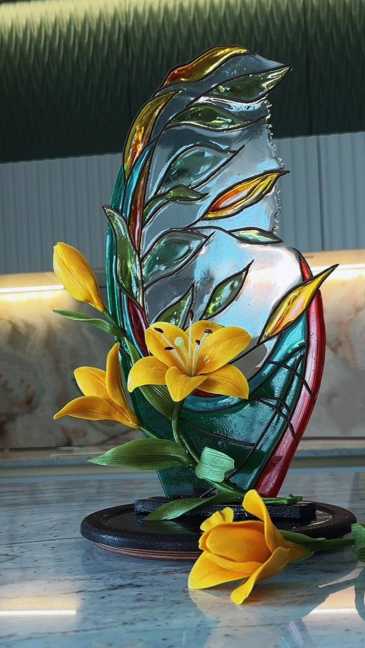 Лариса Лазарева - Лепестки лилии и сборка цветка из изомальта