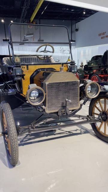 FORD MODEL T 1913: СИМВОЛ ЭПОХИ