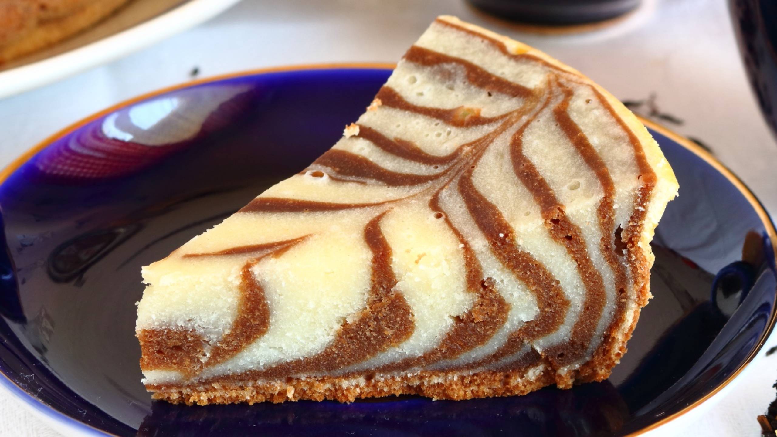 Кекс «Зебра» за 5 минут замеса — узор, от которого все ахают! (на сметане, в мультиварке/духовке)