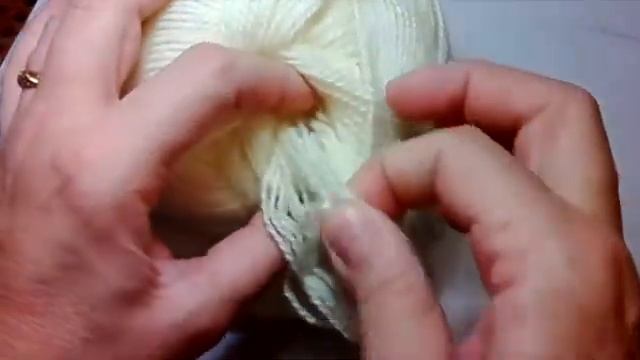Как вязать в две нити с одного мотка.  How to knit in two strands with one skein.