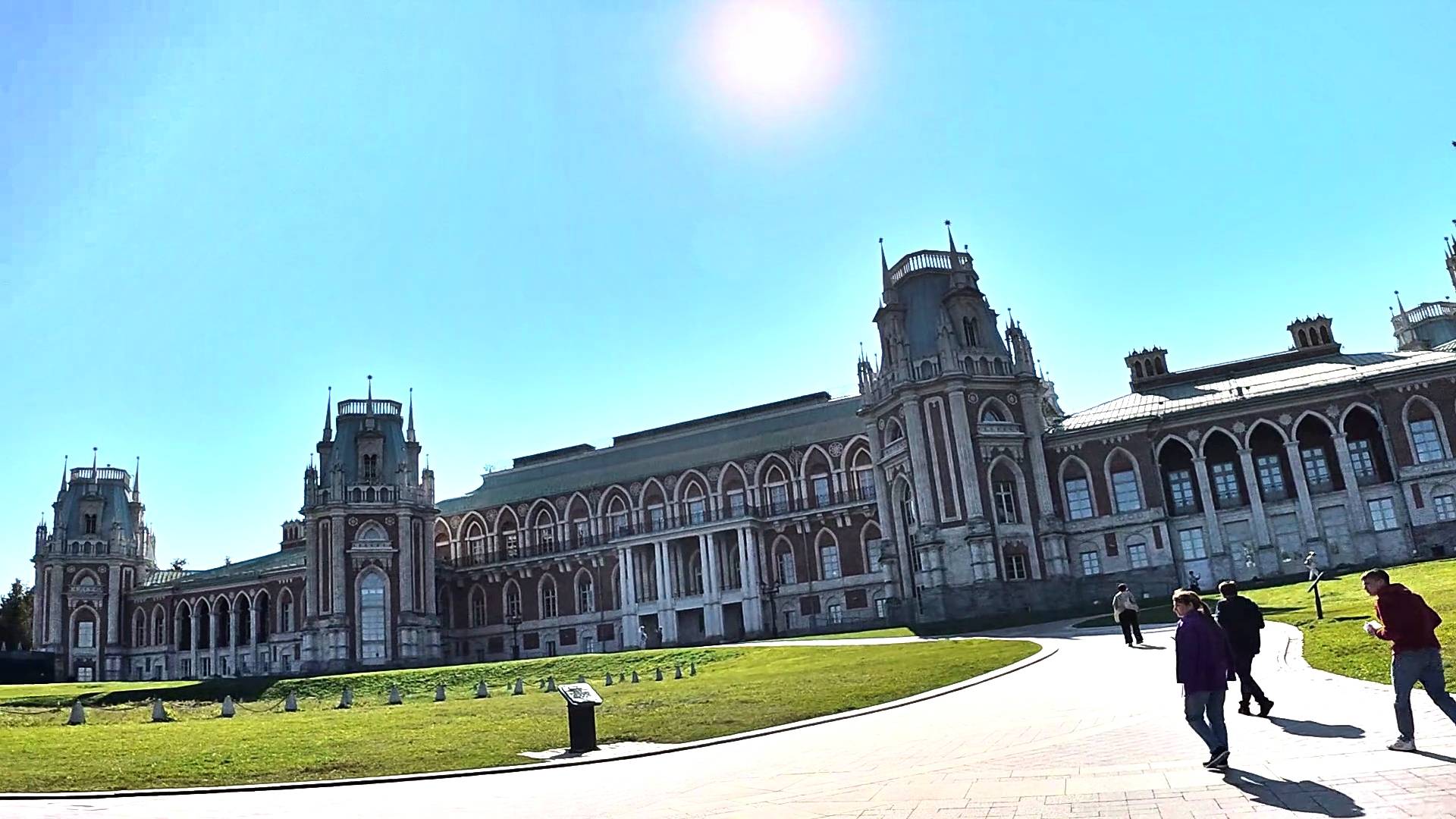 Музей-заповедник Царицыно. Дворцовый ансамбль. Белочки. Информационные баннеры.