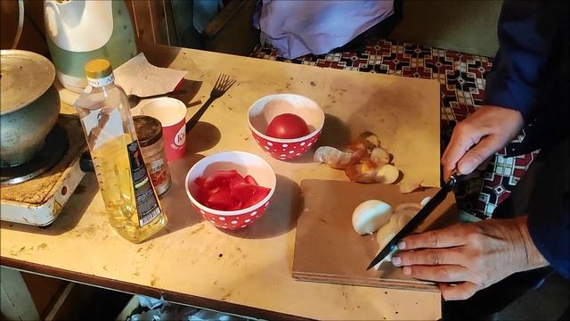 Готовлю обед в гараже.