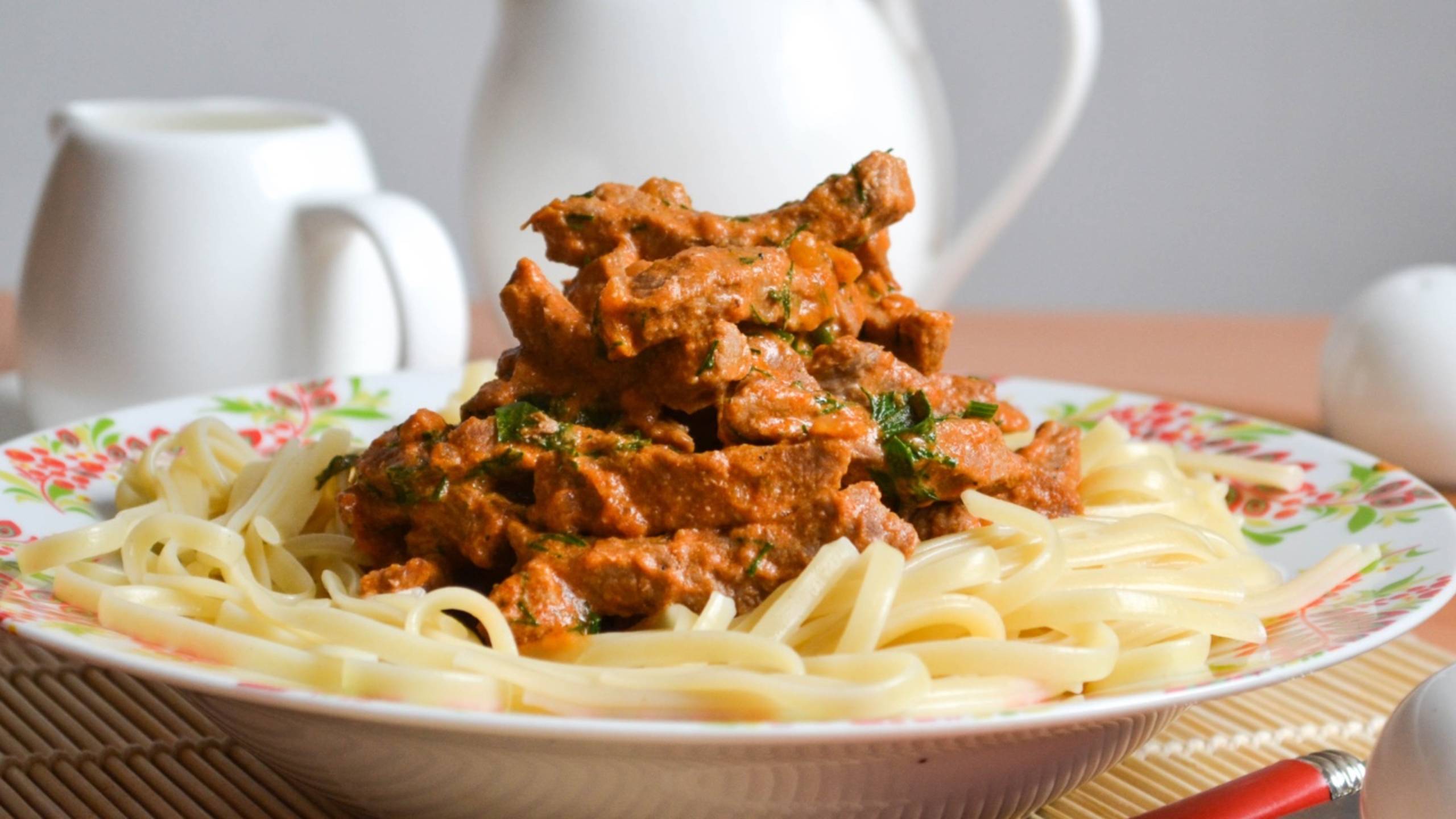 Бефстроганов со сметаной за 45 минут — говядина нежнее, чем в ресторане!