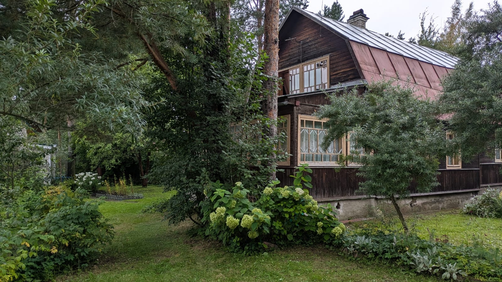 Продажа дома и земельного участка в Ленинградской обл. , Гатчинский р-н, массив Вырица, СНТ Поляна.